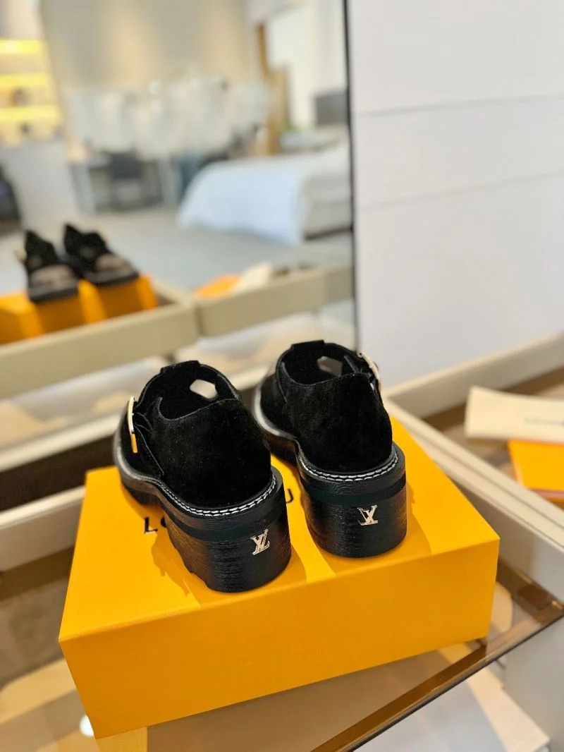 Precise copy Louis Vuitton Low Shoes