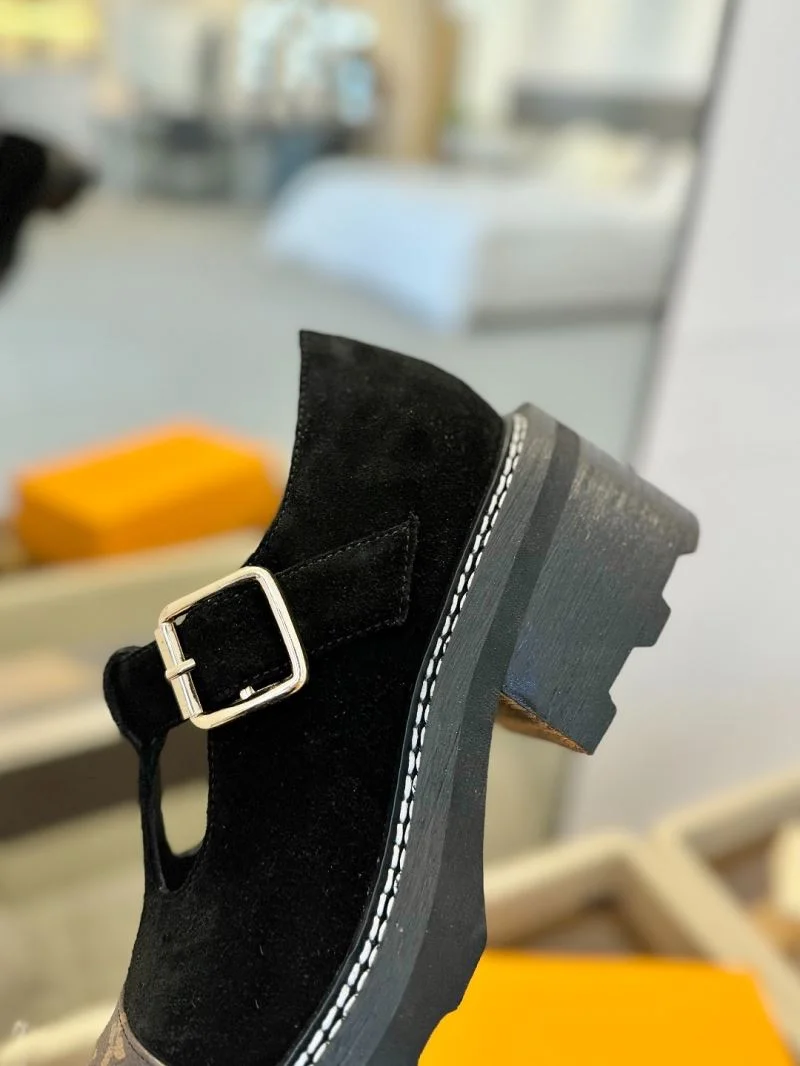 Precise copy Louis Vuitton Low Shoes