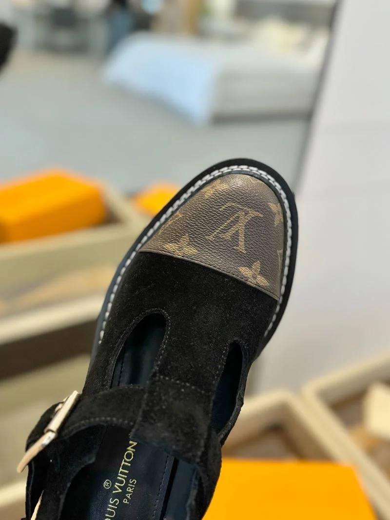 Precise copy Louis Vuitton Low Shoes