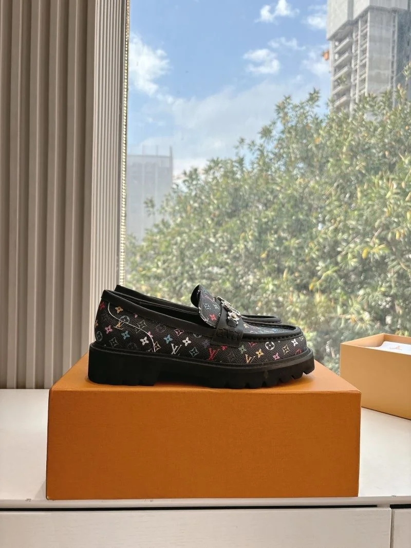 Brand-authenticated Louis Vuitton Low Shoes