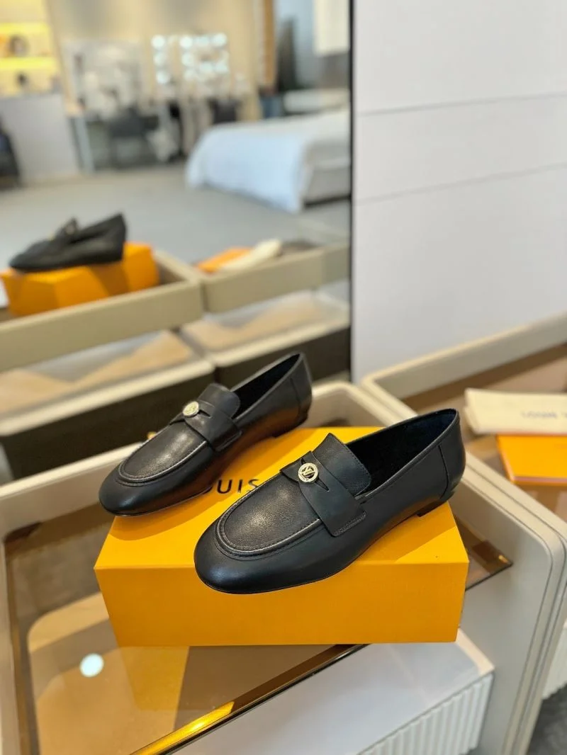 Brand-authenticated Louis Vuitton Low Shoes