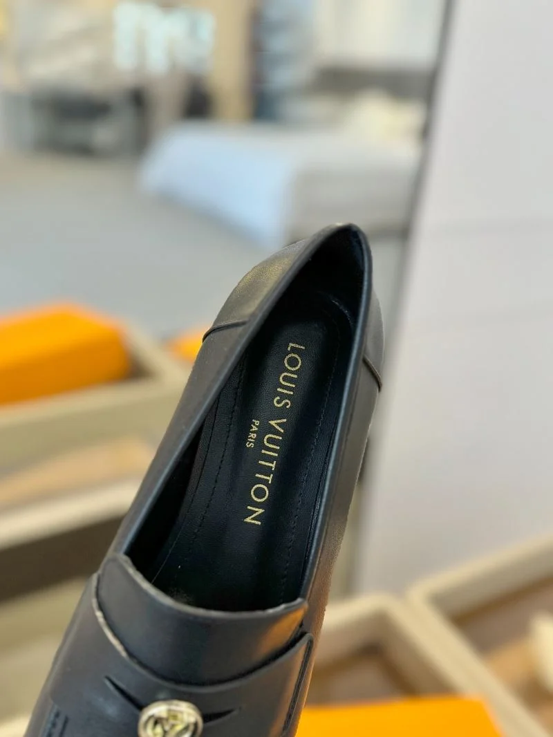 Brand-authenticated Louis Vuitton Low Shoes