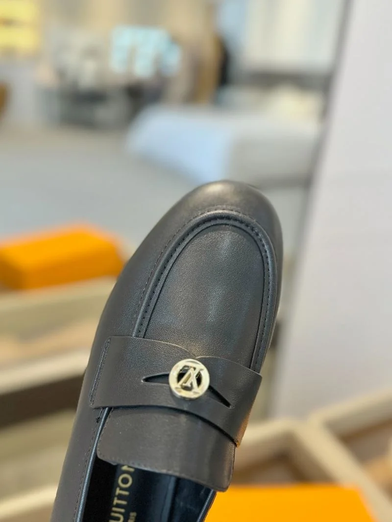 Brand-authenticated Louis Vuitton Low Shoes