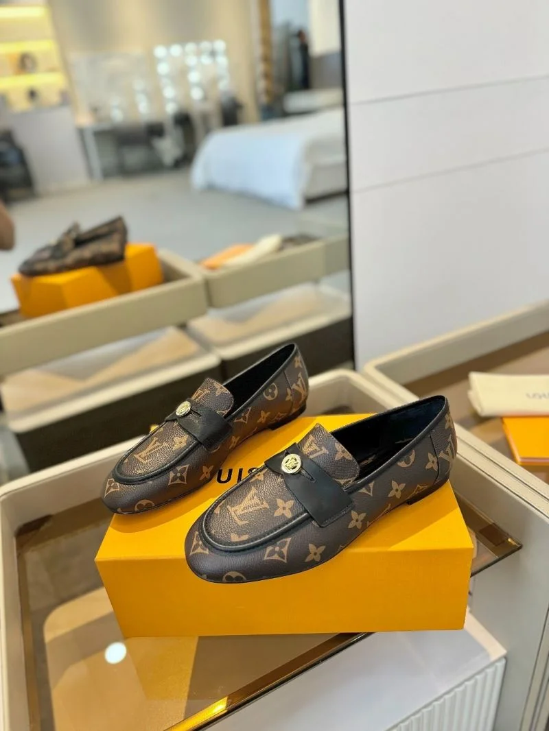 Bargain Louis Vuitton Low Shoes