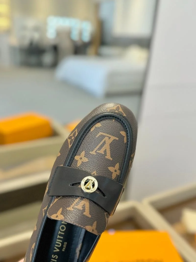 Bargain Louis Vuitton Low Shoes