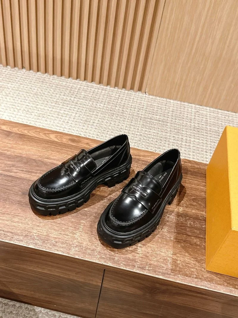 Low-cost Louis Vuitton Low Shoes