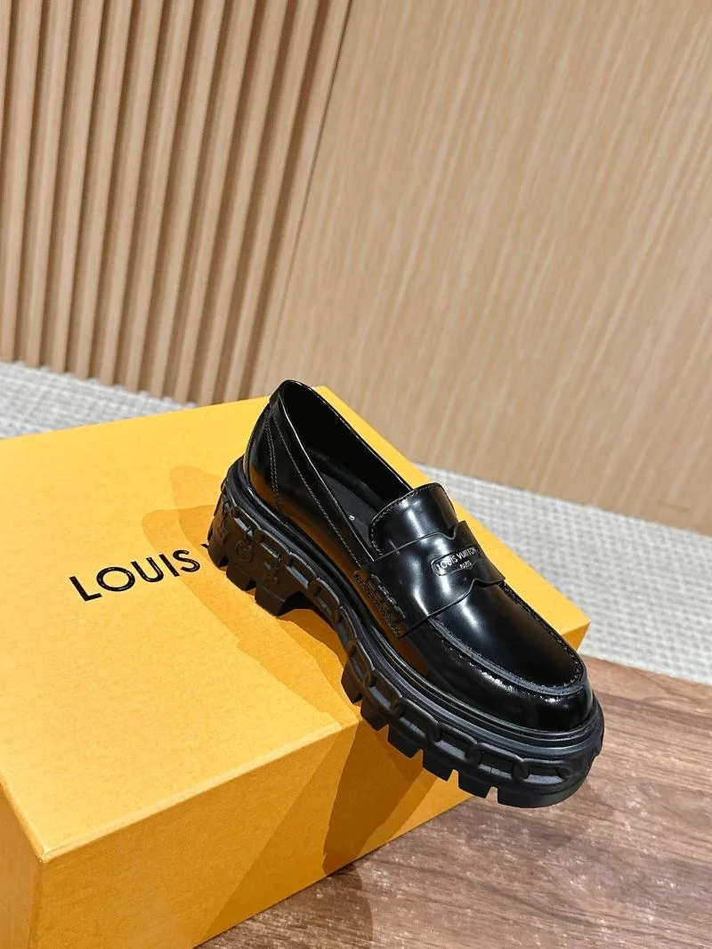 Low-cost Louis Vuitton Low Shoes