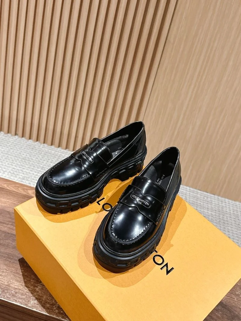 Low-cost Louis Vuitton Low Shoes