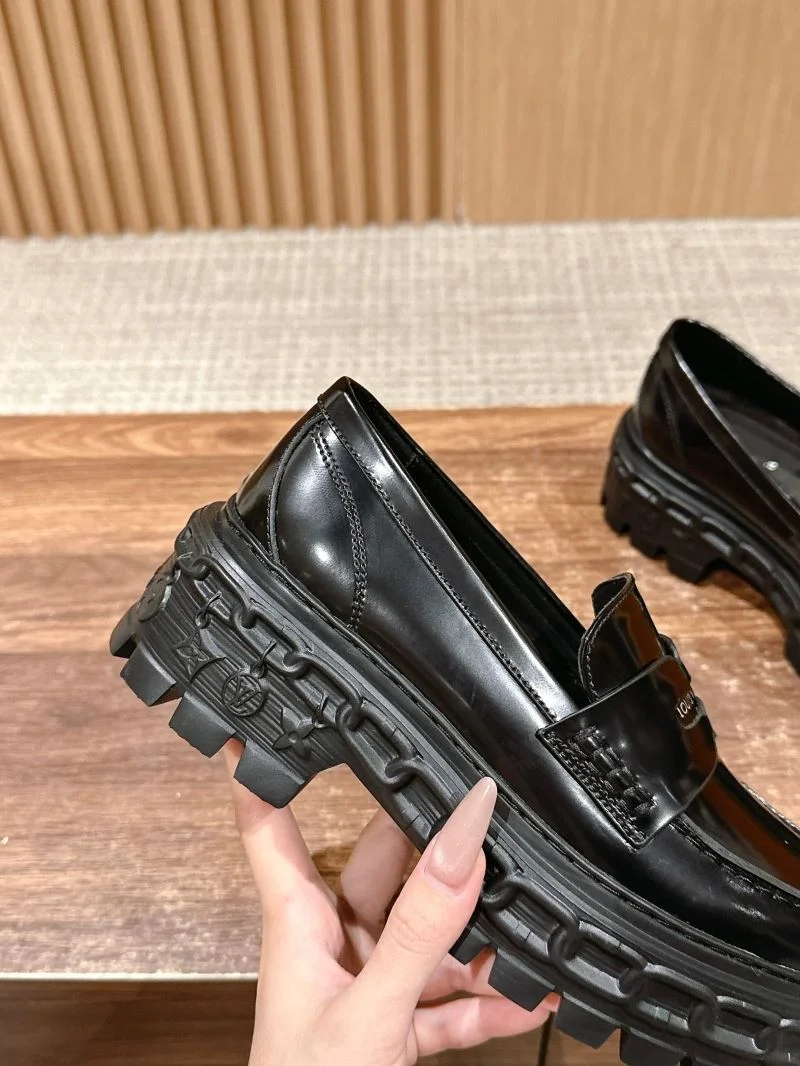 Low-cost Louis Vuitton Low Shoes
