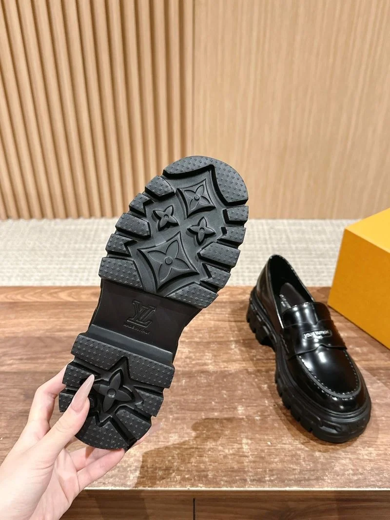 Low-cost Louis Vuitton Low Shoes