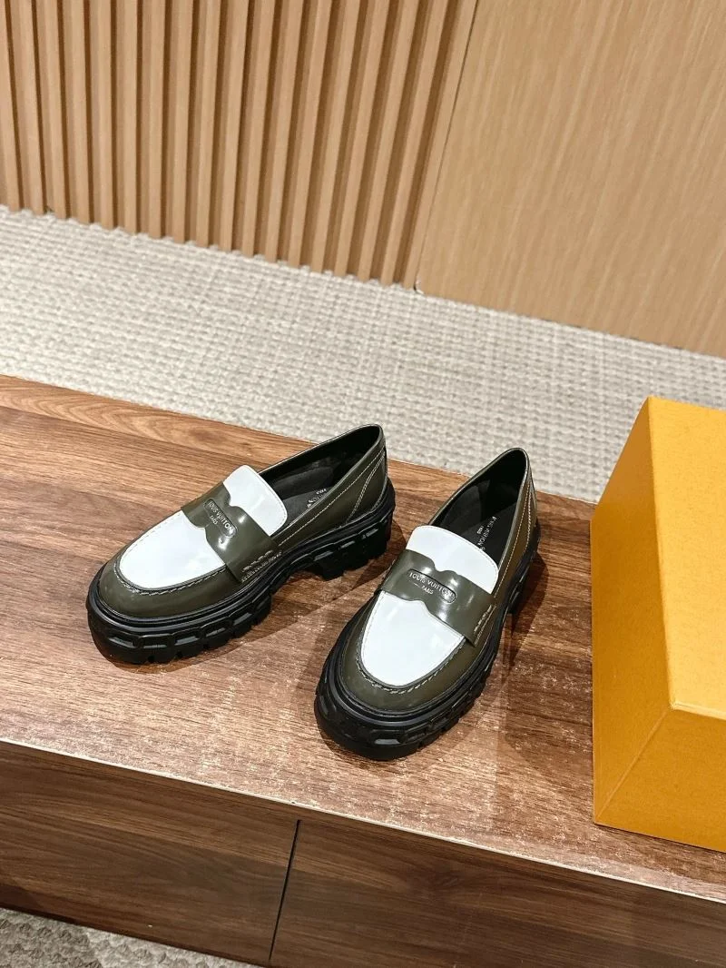 Precise copy Louis Vuitton Low Shoes