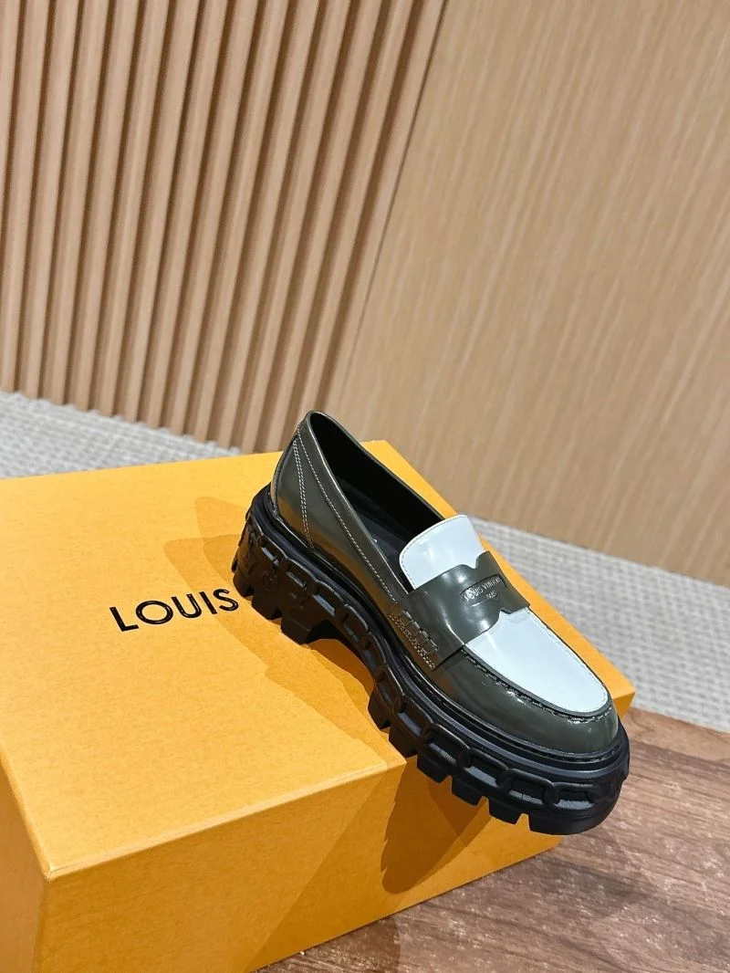 Precise copy Louis Vuitton Low Shoes