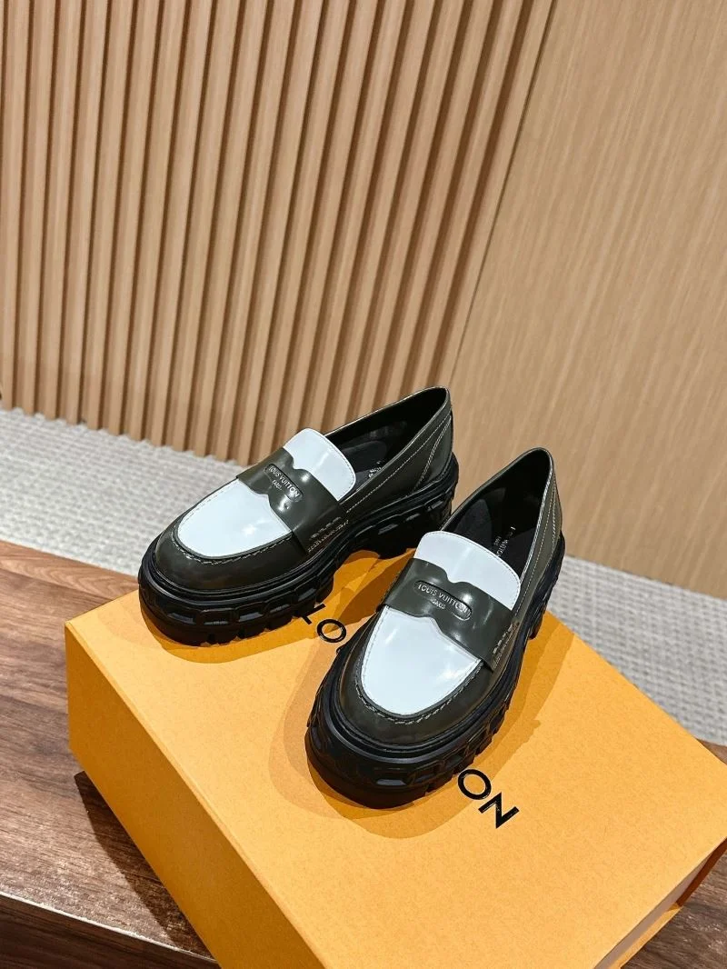 Precise copy Louis Vuitton Low Shoes