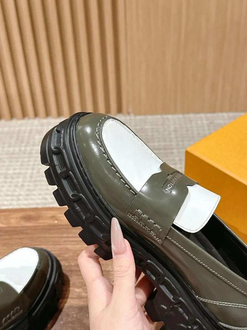 Precise copy Louis Vuitton Low Shoes