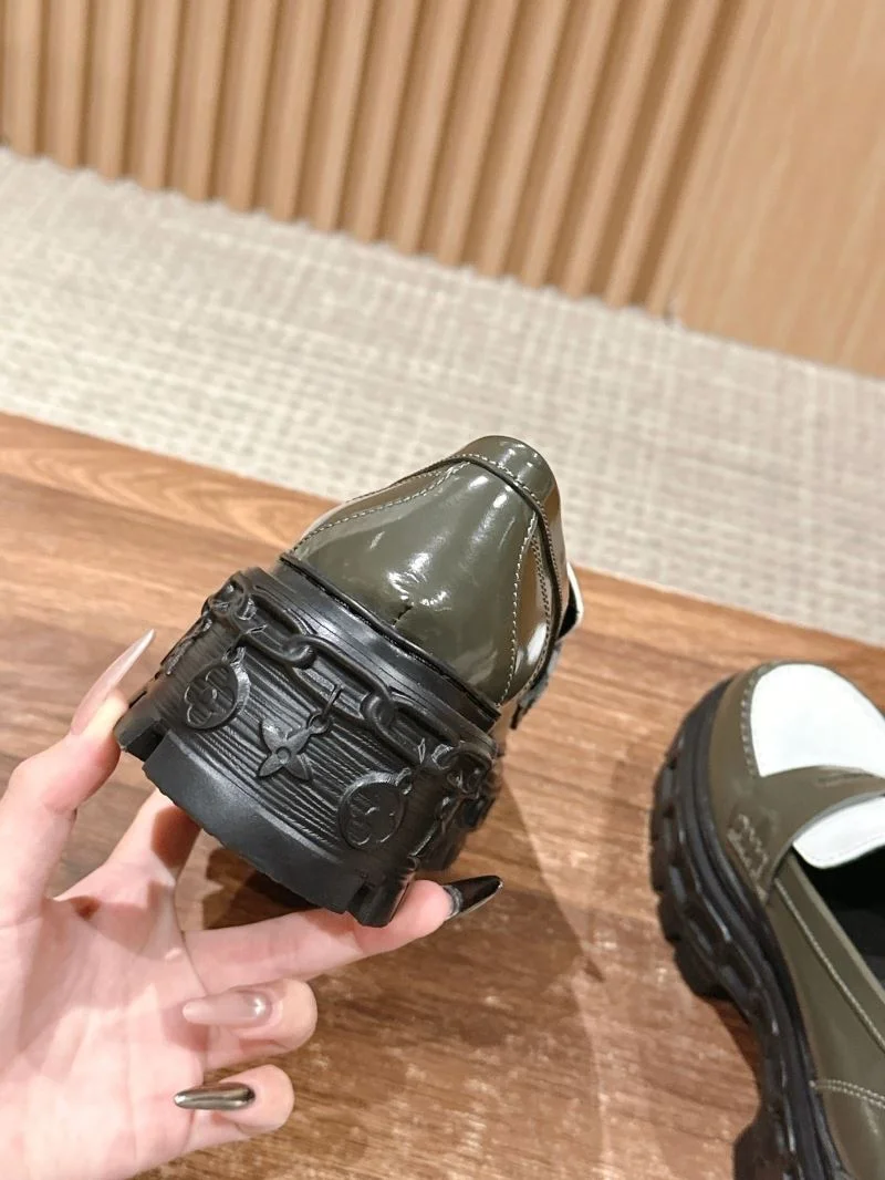 Precise copy Louis Vuitton Low Shoes