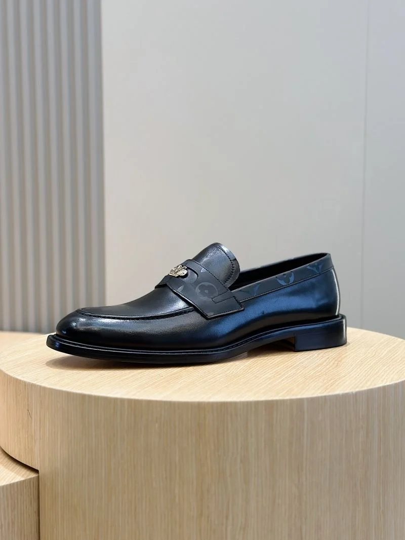 Precise copy Louis Vuitton Low Shoes