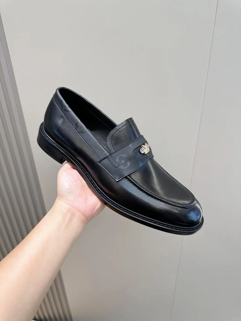 Precise copy Louis Vuitton Low Shoes