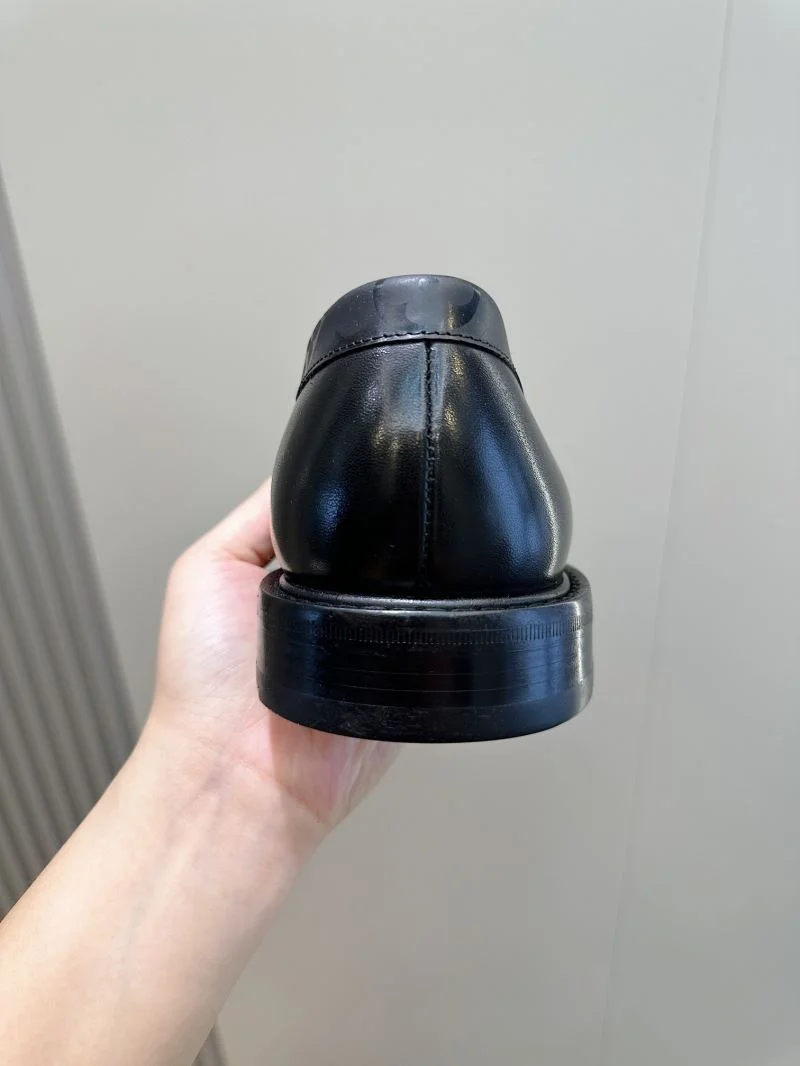 Precise copy Louis Vuitton Low Shoes
