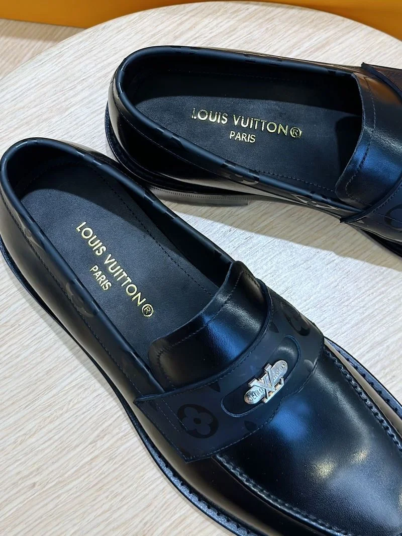 Precise copy Louis Vuitton Low Shoes