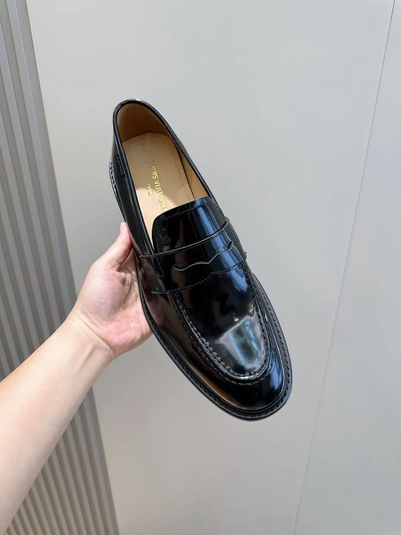 Precise copy Louis Vuitton Low Shoes
