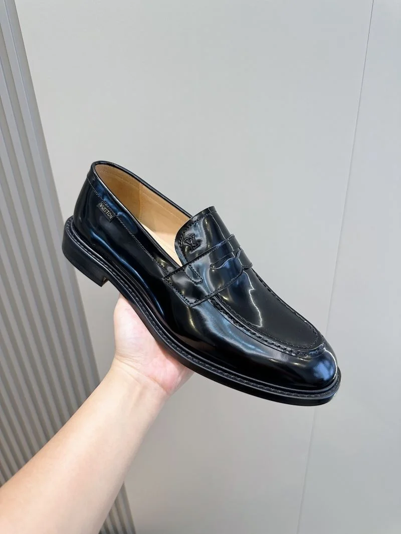 Precise copy Louis Vuitton Low Shoes