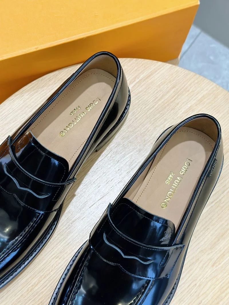 Precise copy Louis Vuitton Low Shoes