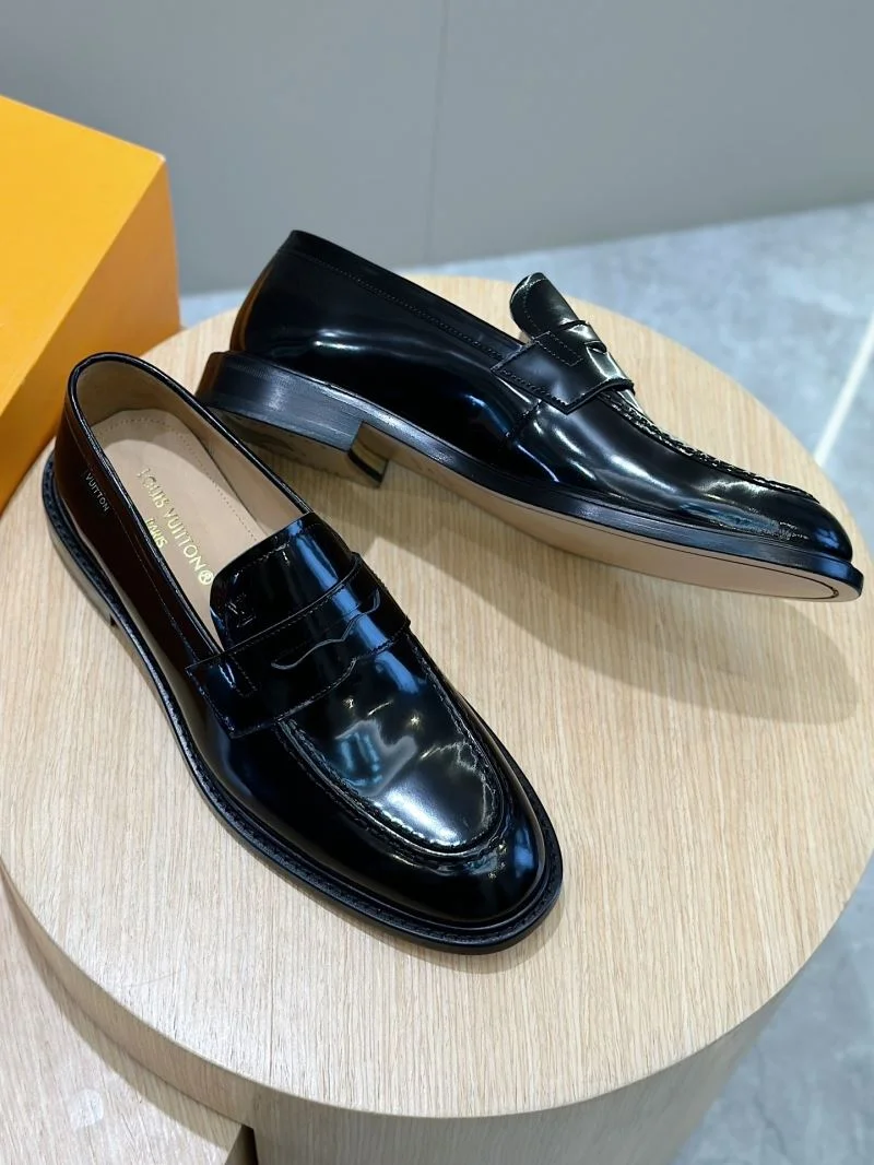 Precise copy Louis Vuitton Low Shoes