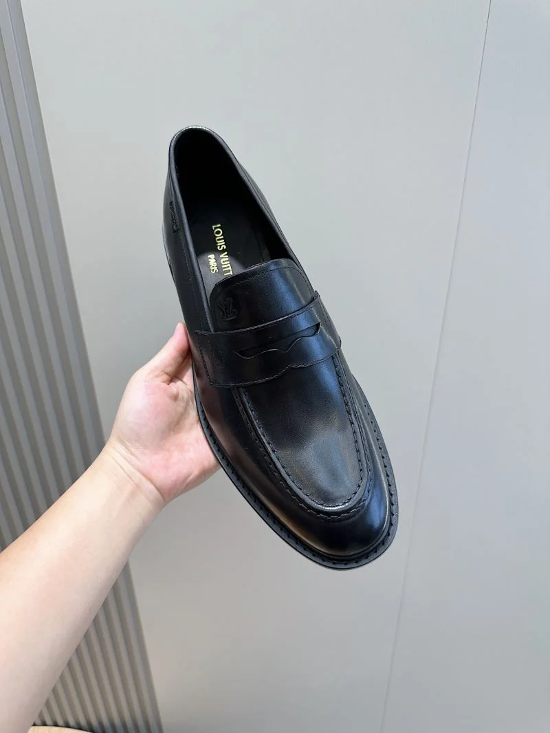 Top mirror Louis Vuitton Low Shoes