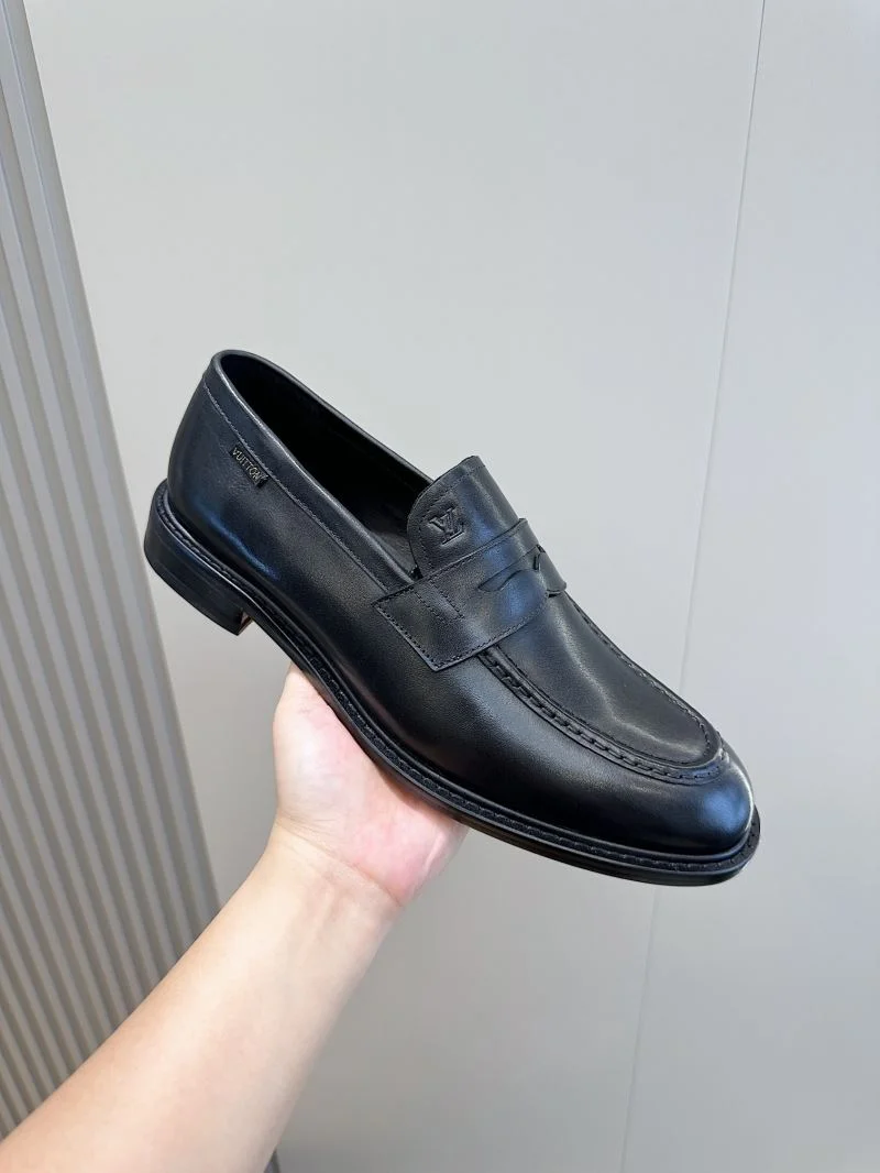 Top mirror Louis Vuitton Low Shoes