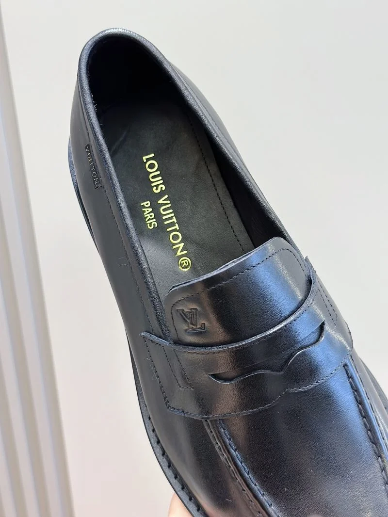 Top mirror Louis Vuitton Low Shoes