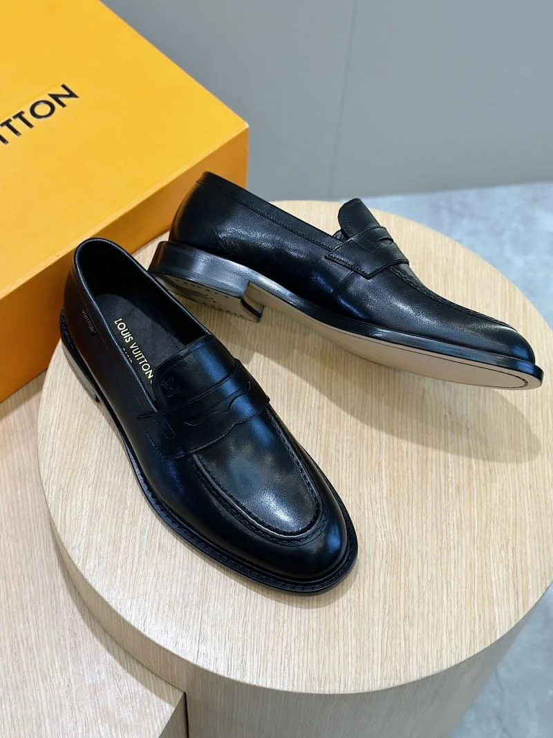 Top mirror Louis Vuitton Low Shoes