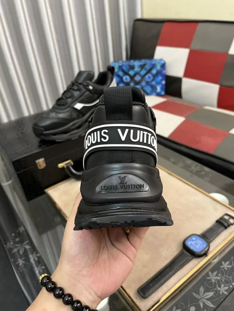 Top mirror Louis Vuitton Low Shoes