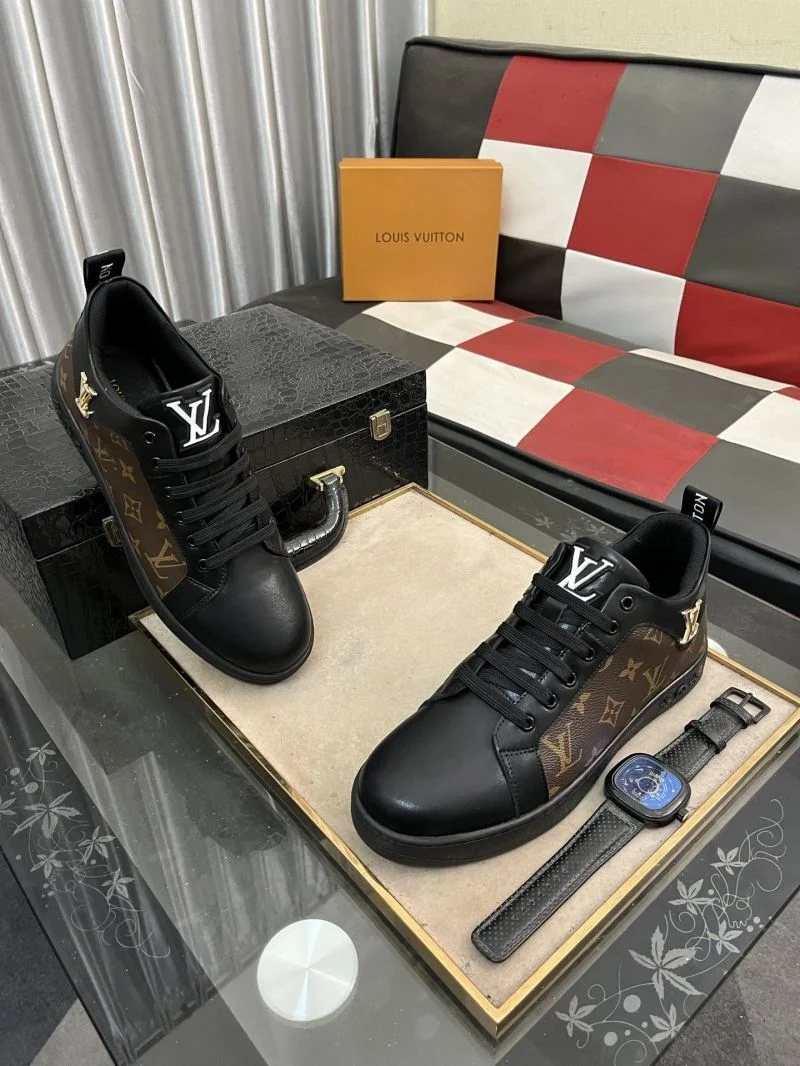 Accurate model Louis Vuitton Low Shoes