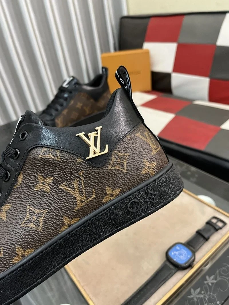 Accurate model Louis Vuitton Low Shoes