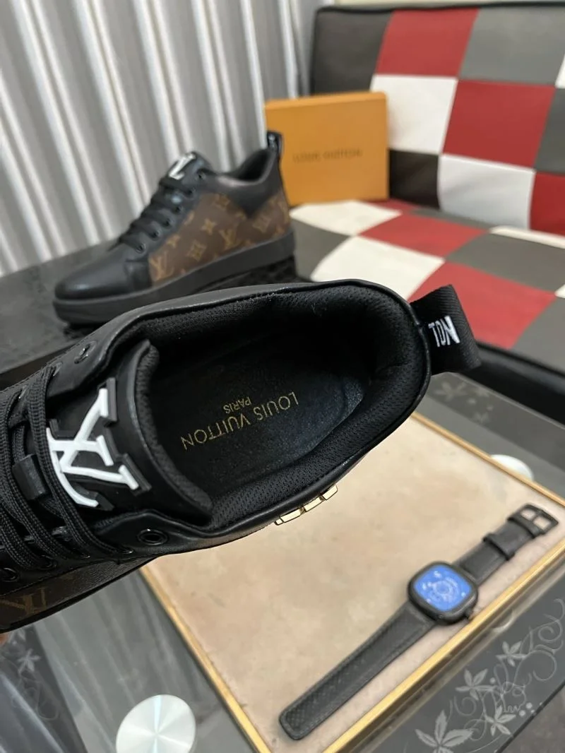 Accurate model Louis Vuitton Low Shoes