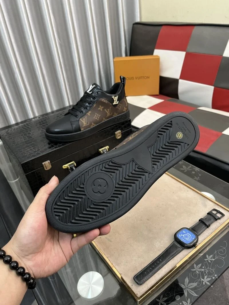 Accurate model Louis Vuitton Low Shoes