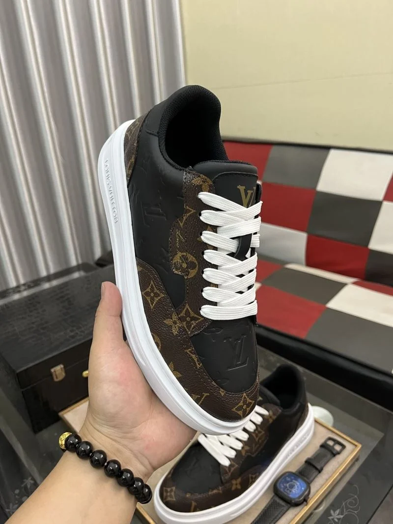 Exact replica Louis Vuitton Low Shoes