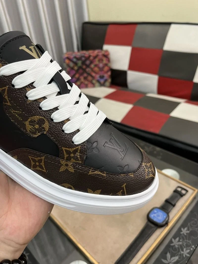 Exact replica Louis Vuitton Low Shoes