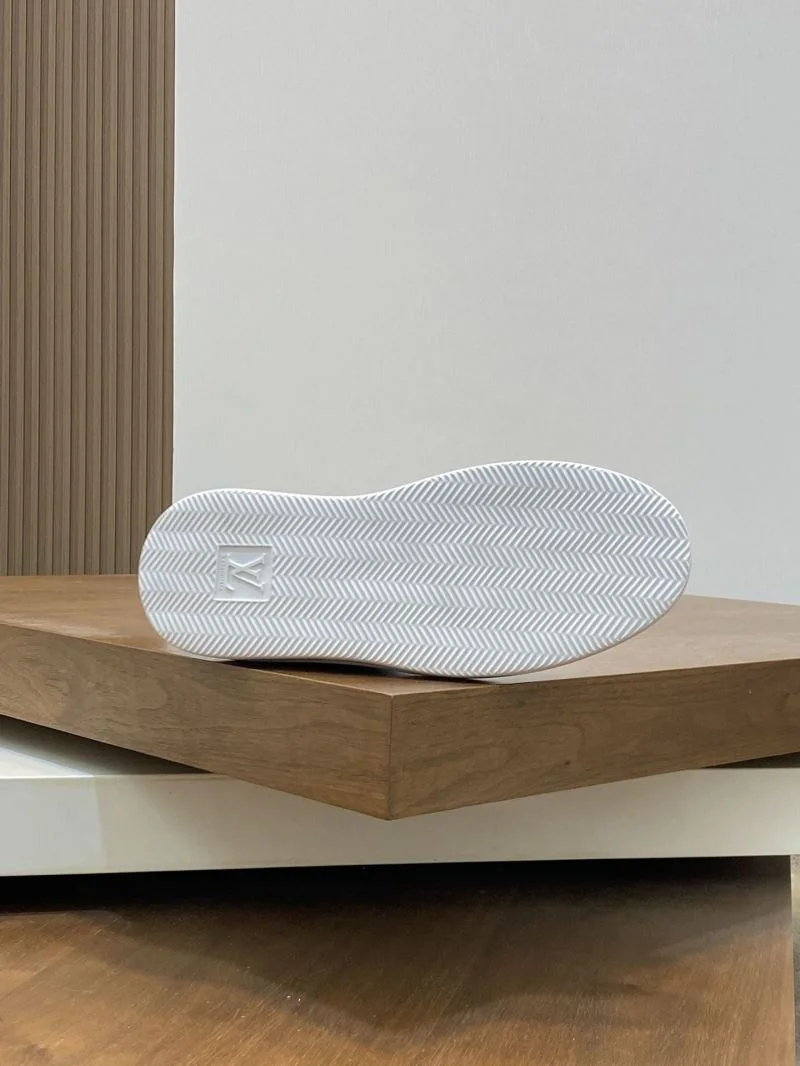 Low-cost Louis Vuitton Low Shoes