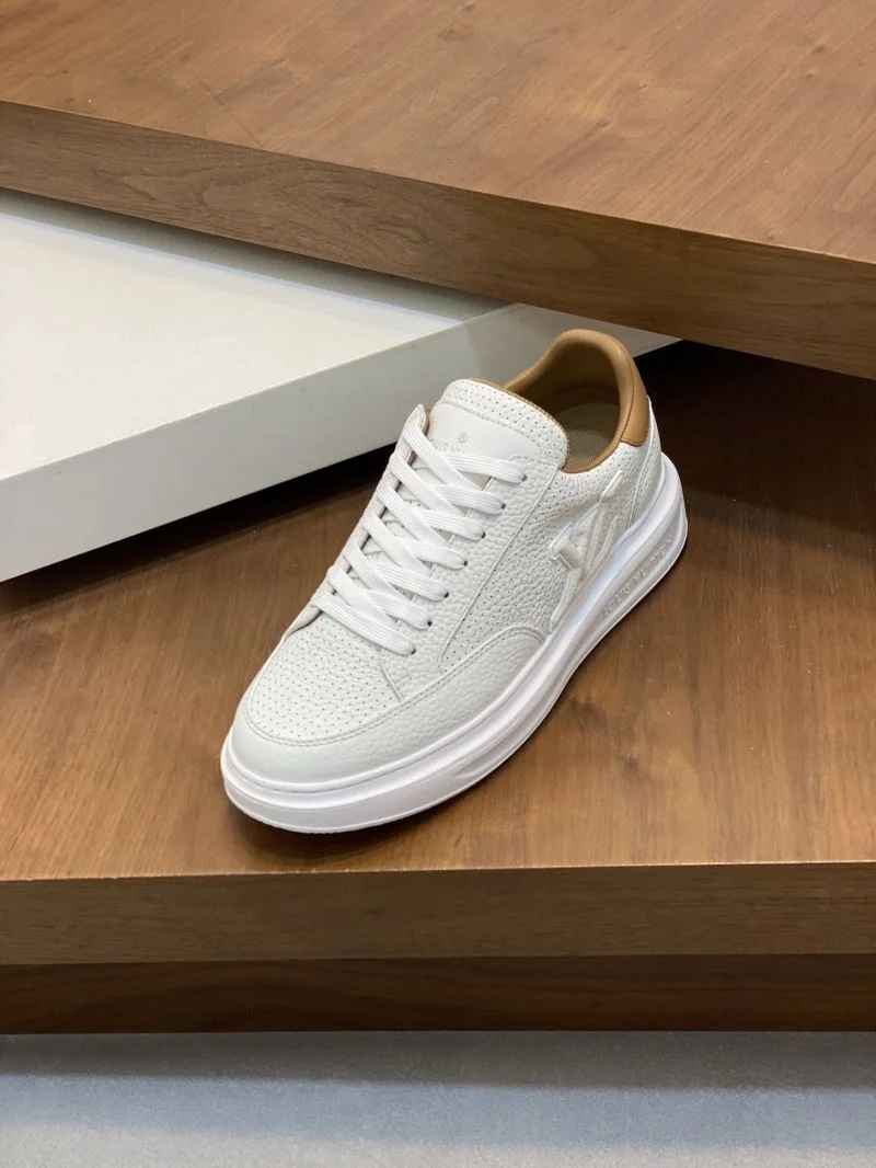 Accurate model Louis Vuitton Low Shoes