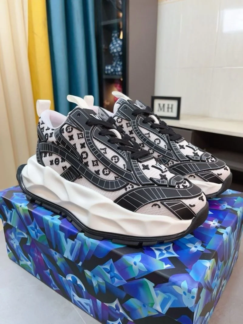 Perfect replica Louis Vuitton Low Shoes