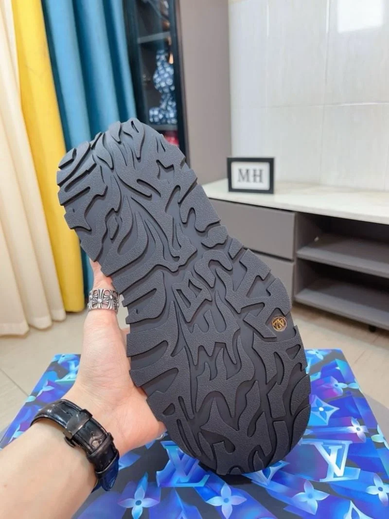Perfect replica Louis Vuitton Low Shoes