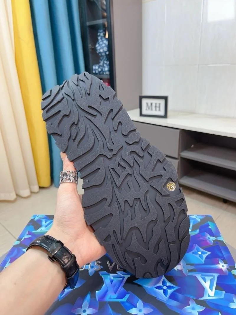 Exact replica Louis Vuitton Low Shoes