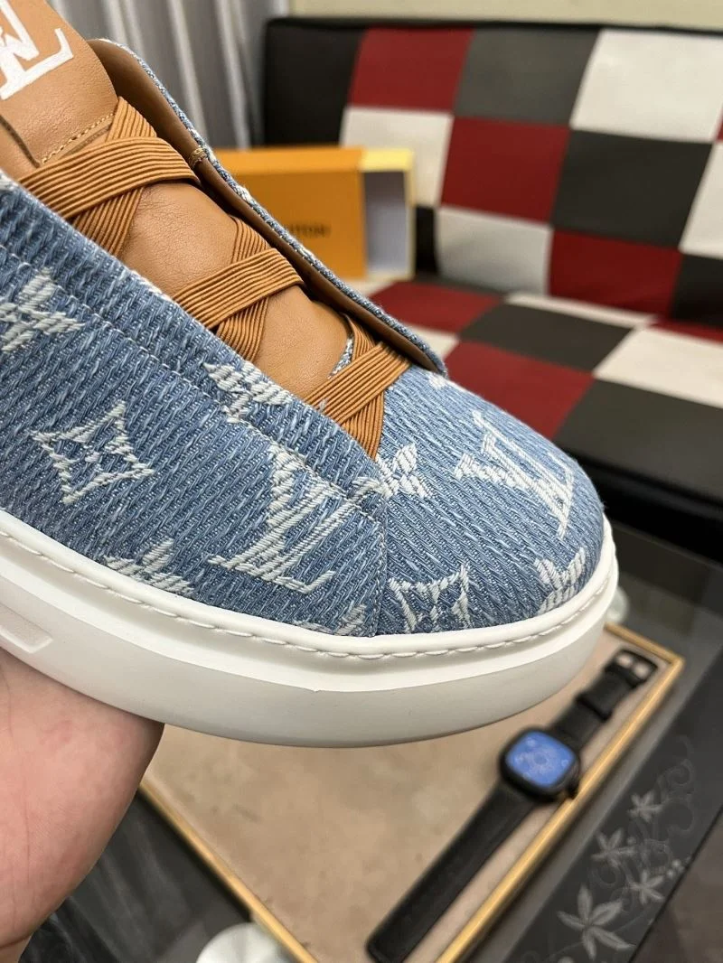 Exact replica Louis Vuitton Low Shoes