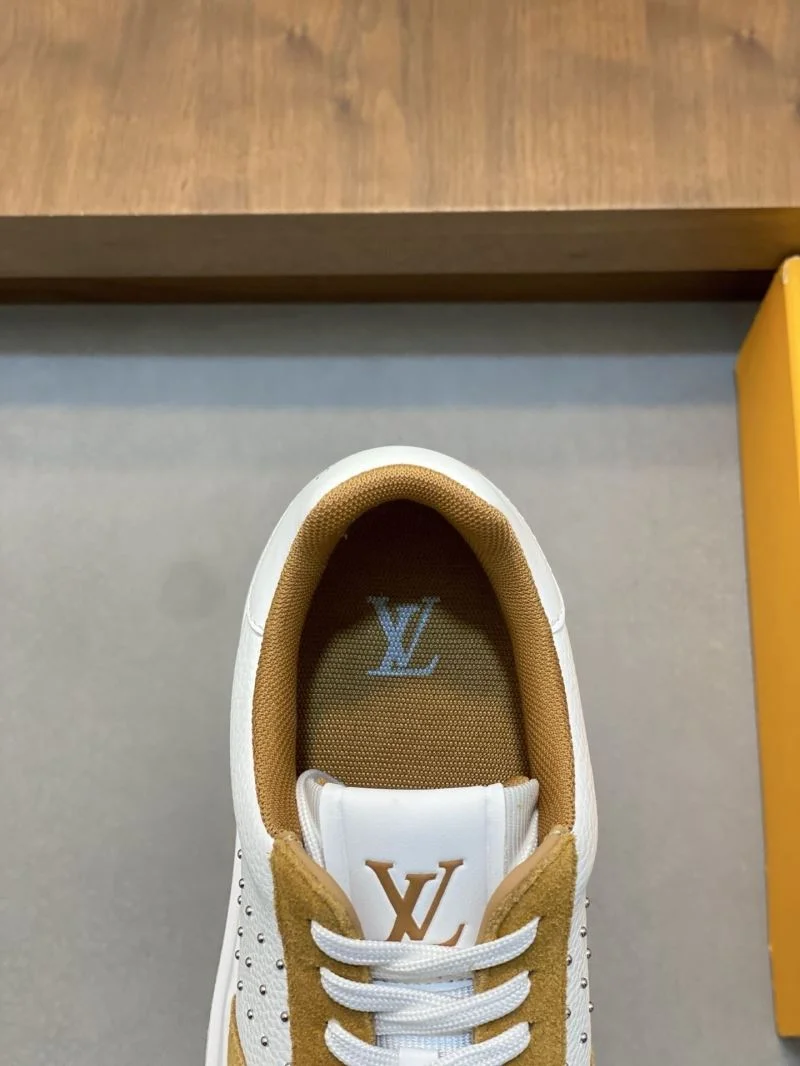 Accurate model Louis Vuitton Low Shoes