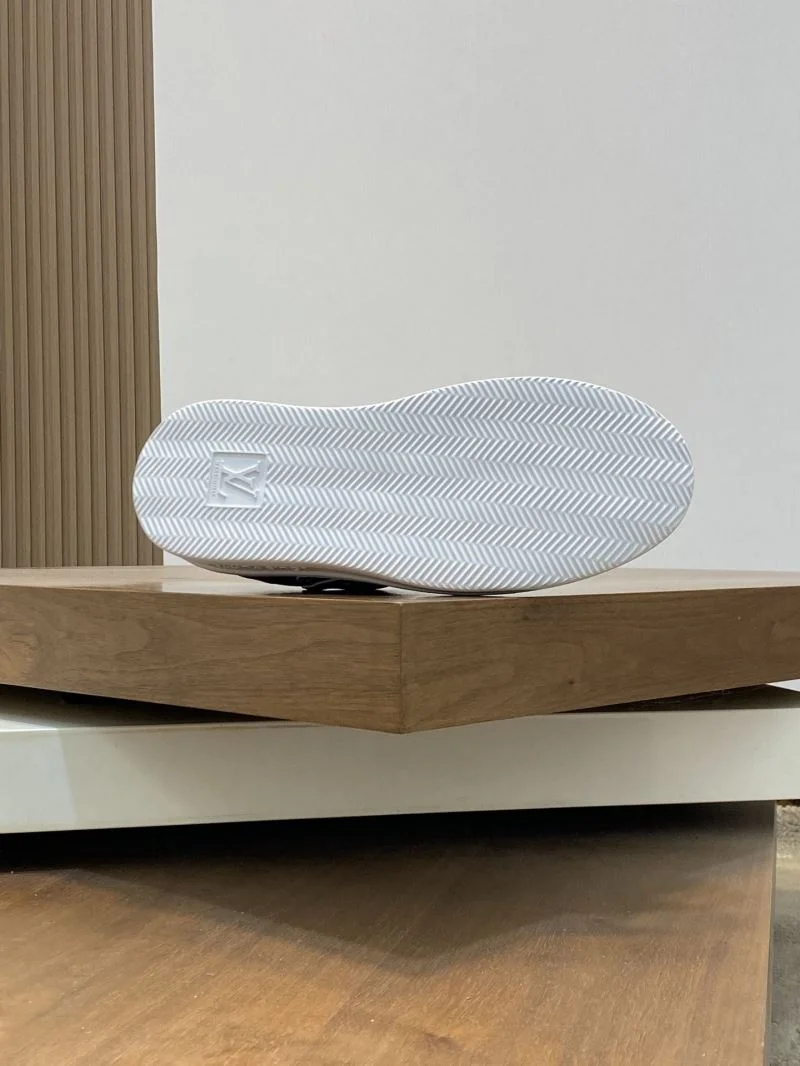 High fidelity Louis Vuitton Low Shoes