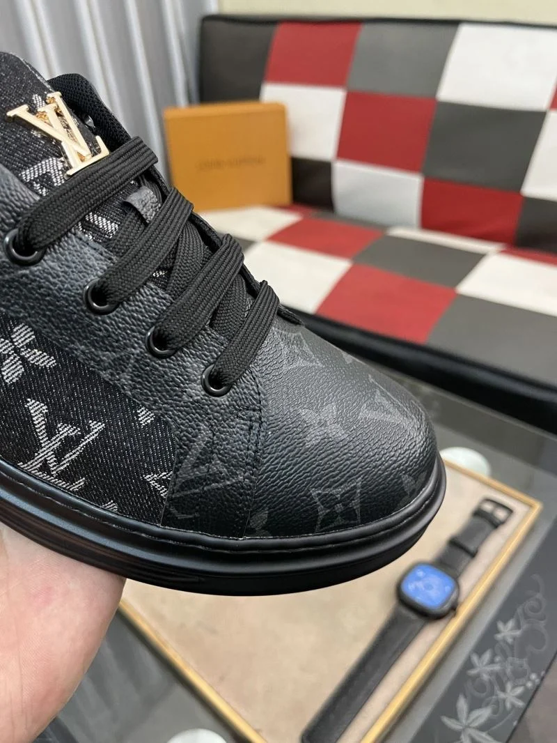 Exact replica Louis Vuitton Low Shoes