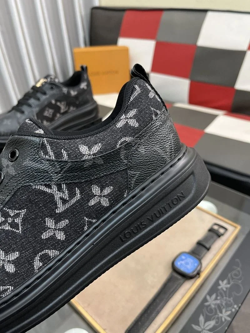Exact replica Louis Vuitton Low Shoes