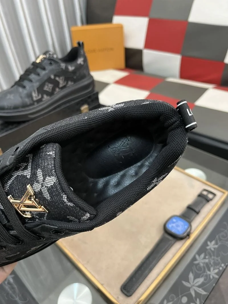 Exact replica Louis Vuitton Low Shoes