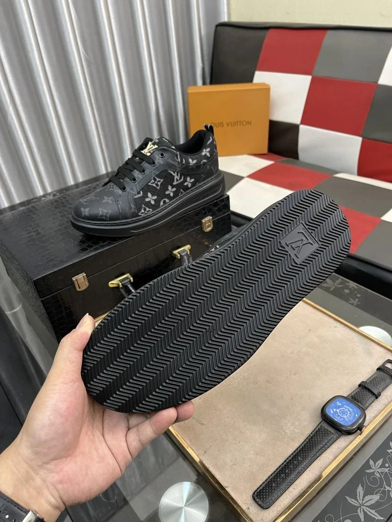 Exact replica Louis Vuitton Low Shoes